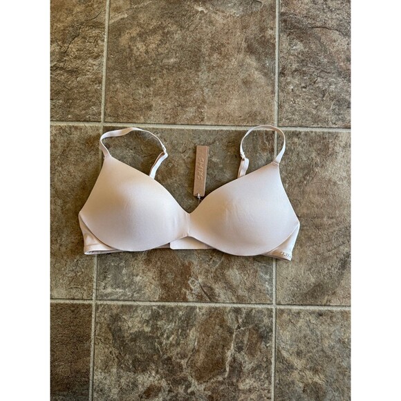 SKIMS | Intimates & Sleepwear | Skims Wireless Form Pushup Plunge Bra ...